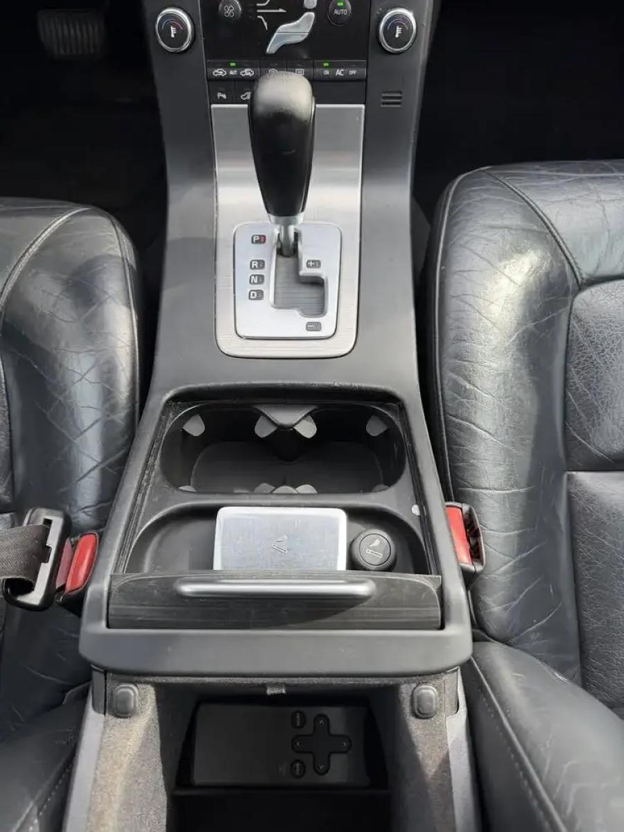 Grey Volvo S80 2007 in Ventspils, with an engine capacity of 2.40 L and mileage of 352 thousand km for 3290 €, photo 18 on AUTOMOTO.COM.LV