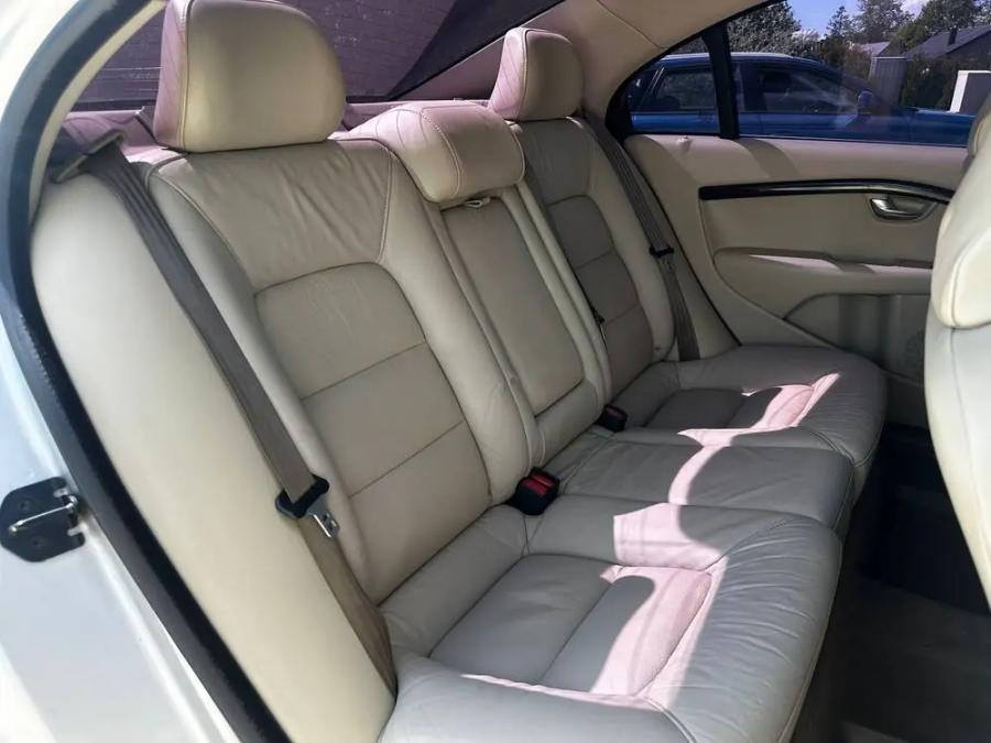 Pelēks Volvo S80 2007 Jelgava, ar dzinēja tilpumu 2.40 L un nobraukumu 333 tūkst. km par 2990 €, foto 13 vietnē AUTOMOTO.COM.LV