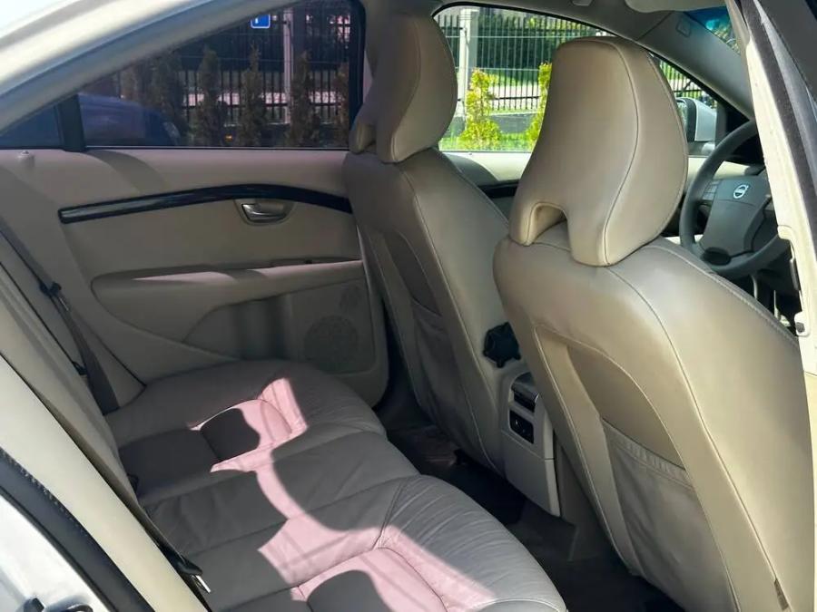Pelēks Volvo S80 2007 Jelgava, ar dzinēja tilpumu 2.40 L un nobraukumu 333 tūkst. km par 2990 €, foto 14 vietnē AUTOMOTO.COM.LV