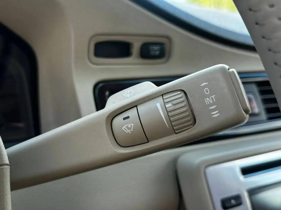 Pelēks Volvo S80 2007 Jelgava, ar dzinēja tilpumu 2.40 L un nobraukumu 333 tūkst. km par 2990 €, foto 28 vietnē AUTOMOTO.COM.LV
