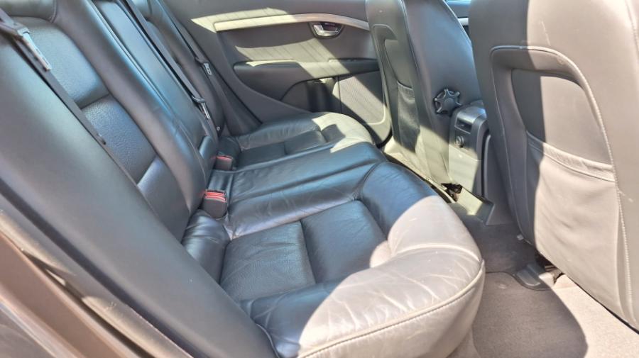 Grey Volvo S80 2007 in Riga, with an engine capacity of 2.40 L and mileage of 324 thousand km for 4300 €, photo 7 on AUTOMOTO.COM.LV