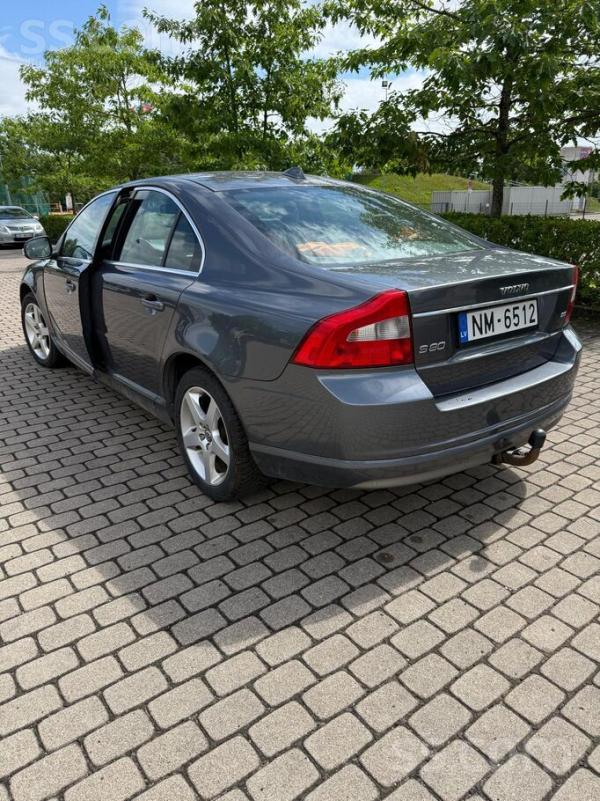 Grey Volvo S80 2007 in Jelgava, with an engine capacity of 2.40 L and mileage of 266 thousand km for 3950 €, photo 5 on AUTOMOTO.COM.LV