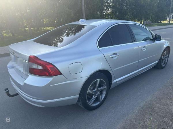 Grey Volvo S80 2007 in Siauliai, with an engine capacity of 2.40 L and mileage of 259 thousand km for 2950 €, photo 5 on AUTOMOTO.COM.LV