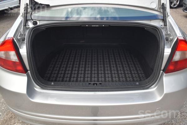 Grey Volvo S80 2007 in Kuldiga, with an engine capacity of 2.40 L and mileage of 0 thousand km for 4350 €, photo 5 on AUTOMOTO.COM.LV