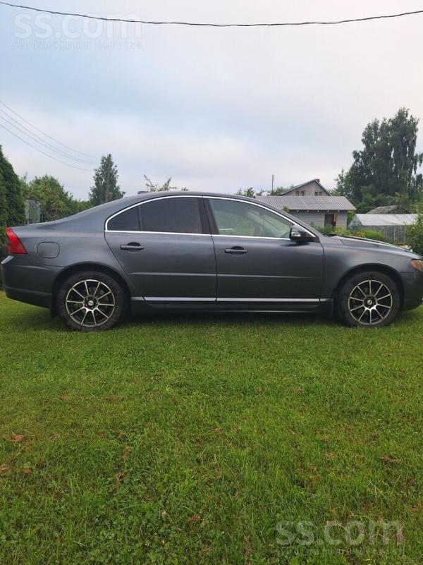 Pelēks Volvo S80 2007 Balvi, ar dzinēja tilpumu 2.40 L un nobraukumu 325 tūkst. km par 2000 €, foto 5 vietnē AUTOMOTO.COM.LV