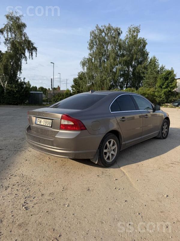 Grey Volvo S80 2007 in Jekabpils, with an engine capacity of 2.40 L and mileage of 345 thousand km for 3300 €, photo 5 on AUTOMOTO.COM.LV