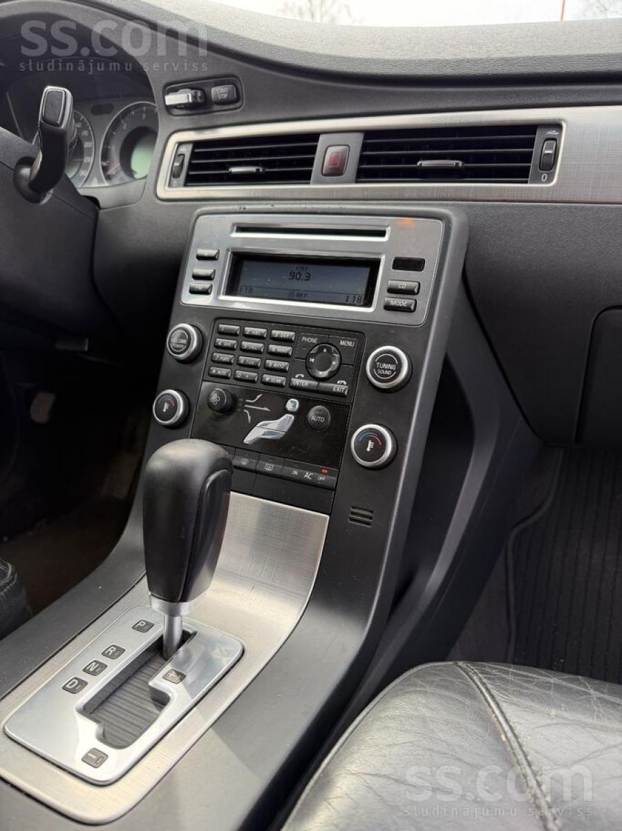 Grey Volvo S80 2007 in Jekabpils, with an engine capacity of 2.40 L and mileage of 345 thousand km for 3300 €, photo 13 on AUTOMOTO.COM.LV