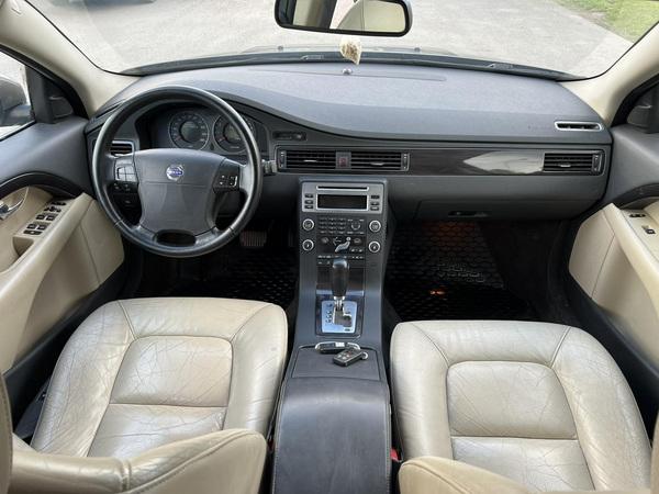Pelēks Volvo S80 2007 Narva, ar dzinēja tilpumu 3.20 L un nobraukumu 209 tūkst. km par 2999 €, foto 9 vietnē AUTOMOTO.COM.LV