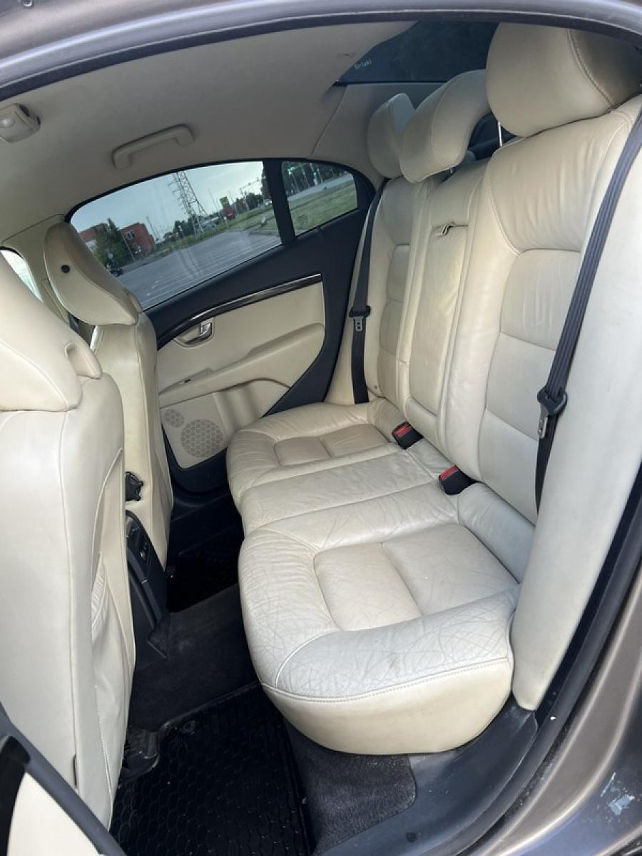 Grey Volvo S80 2007 in Narva, with an engine capacity of 3.20 L and mileage of 209 thousand km for 2999 €, photo 21 on AUTOMOTO.COM.LV