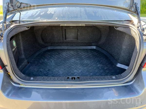 Grey Volvo S80 2007 in Ogre, with an engine capacity of 2.40 L and mileage of 265 thousand km for 4000 €, photo 8 on AUTOMOTO.COM.LV