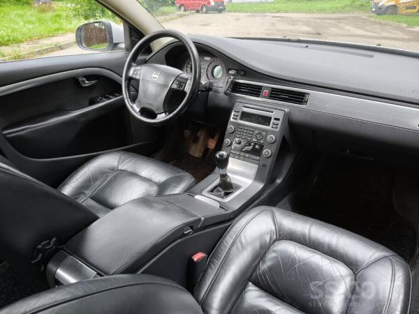 Grey Volvo S80 2007 in Riga, with an engine capacity of 2.40 L and mileage of 278 thousand km for 2750 €, photo 9 on AUTOMOTO.COM.LV