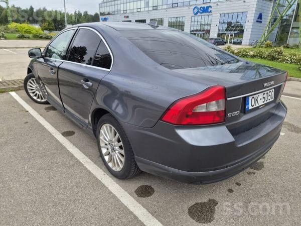 Pelēks Volvo S80 2007 Rīga, ar dzinēja tilpumu 2.40 L un nobraukumu 286 tūkst. km par 3900 €, foto 4 vietnē AUTOMOTO.COM.LV
