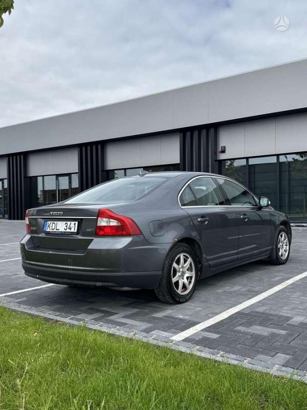 Pelēks Volvo S80 2007 Klaipėda, ar dzinēja tilpumu 2.52 L un nobraukumu 369 tūkst. km par 1450 €, foto 3 vietnē AUTOMOTO.COM.LV