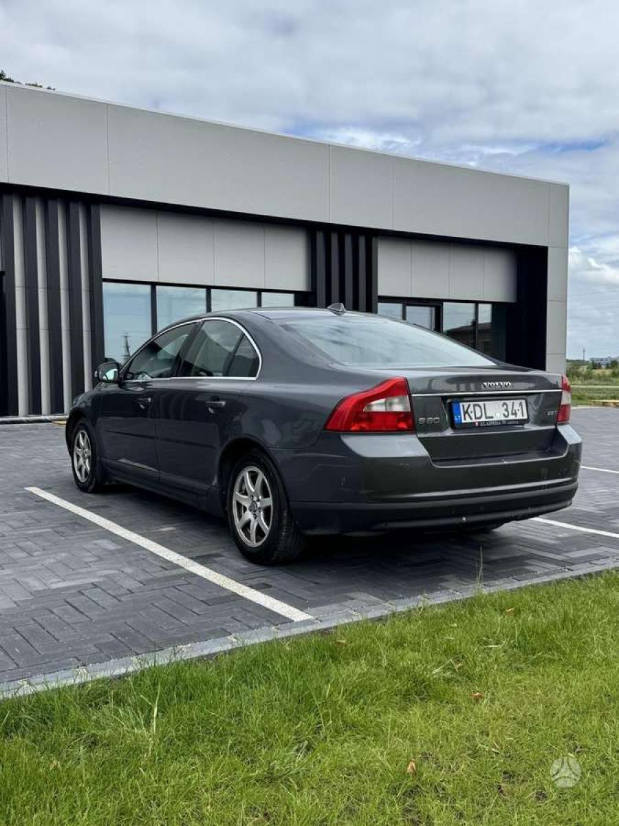 Grey Volvo S80 2007 in Klaipeda, with an engine capacity of 2.52 L and mileage of 369 thousand km for 1450 €, photo 5 on AUTOMOTO.COM.LV