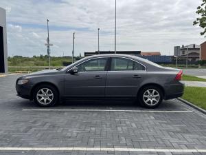 Grey Volvo S80 2007 in Klaipeda, with an engine capacity of 2.52 L and mileage of 369 thousand km for 1450 €, photo 6 on AUTOMOTO.COM.LV