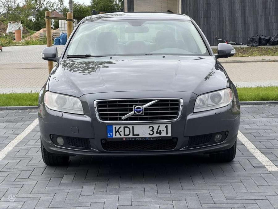 Grey Volvo S80 2007 in Klaipeda, with an engine capacity of 2.52 L and mileage of 369 thousand km for 1450 €, photo 9 on AUTOMOTO.COM.LV