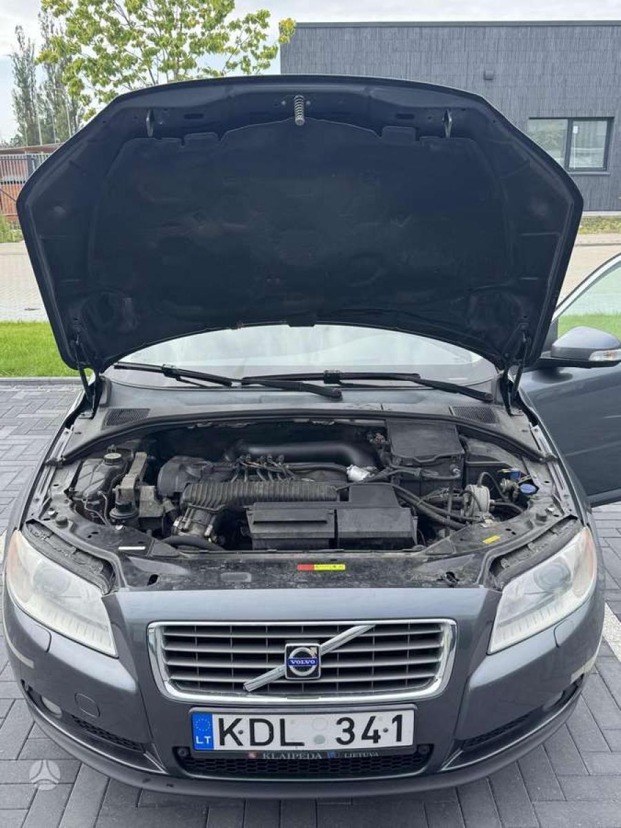 Grey Volvo S80 2007 in Klaipeda, with an engine capacity of 2.52 L and mileage of 369 thousand km for 1450 €, photo 10 on AUTOMOTO.COM.LV