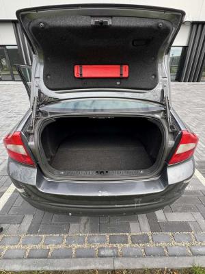 Grey Volvo S80 2007 in Klaipeda, with an engine capacity of 2.52 L and mileage of 369 thousand km for 1450 €, photo 12 on AUTOMOTO.COM.LV