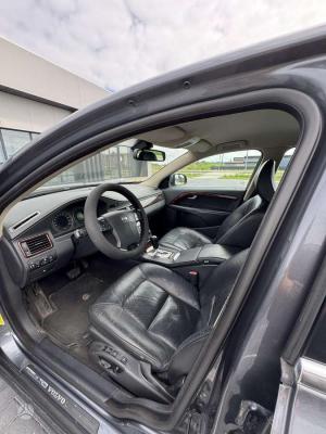 Grey Volvo S80 2007 in Klaipeda, with an engine capacity of 2.52 L and mileage of 369 thousand km for 1450 €, photo 14 on AUTOMOTO.COM.LV