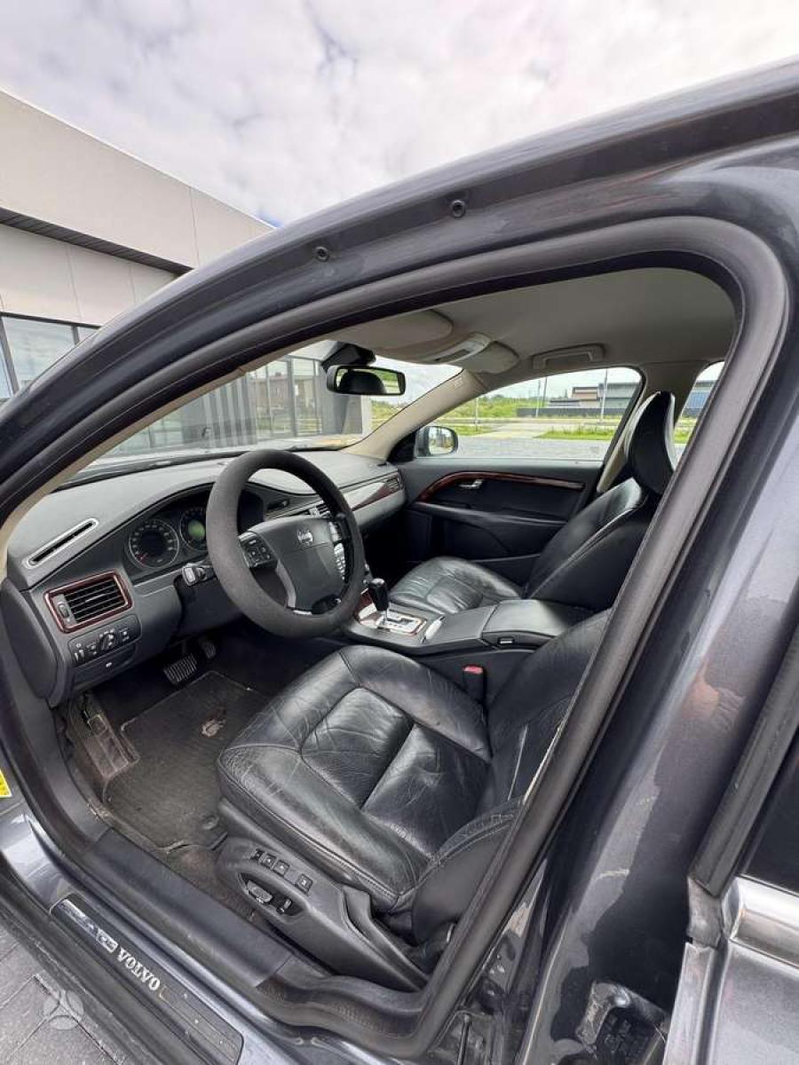 Grey Volvo S80 2007 in Klaipeda, with an engine capacity of 2.52 L and mileage of 369 thousand km for 1450 €, photo 14 on AUTOMOTO.COM.LV