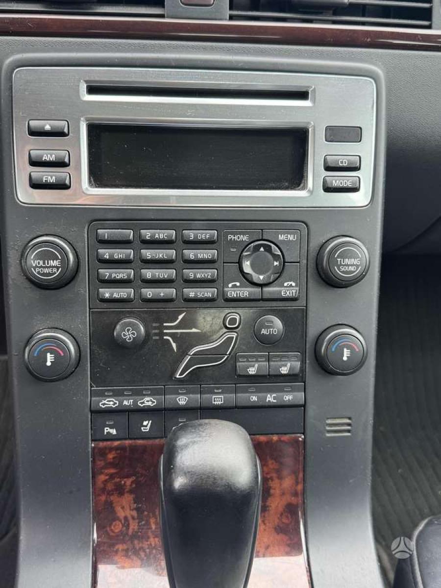 Grey Volvo S80 2007 in Klaipeda, with an engine capacity of 2.52 L and mileage of 369 thousand km for 1450 €, photo 18 on AUTOMOTO.COM.LV