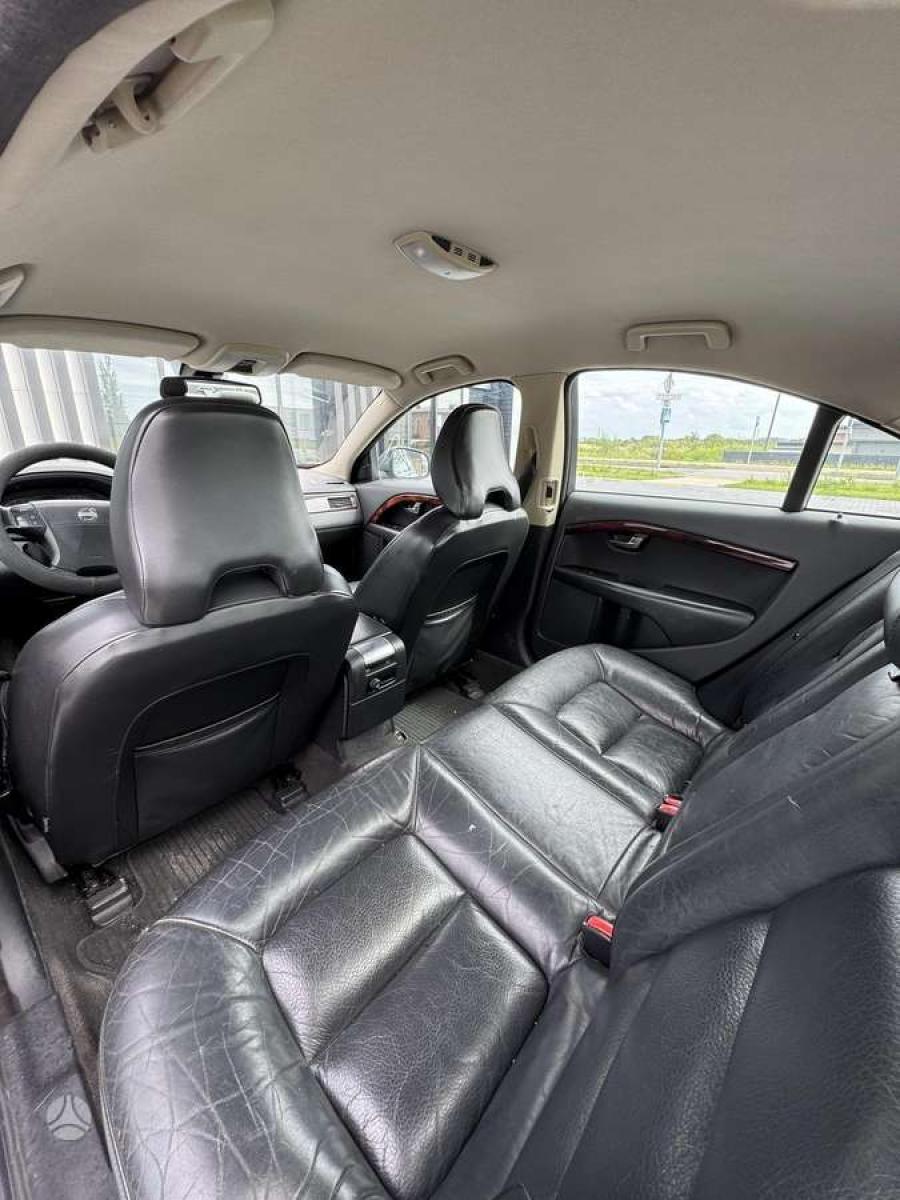 Grey Volvo S80 2007 in Klaipeda, with an engine capacity of 2.52 L and mileage of 369 thousand km for 1450 €, photo 19 on AUTOMOTO.COM.LV