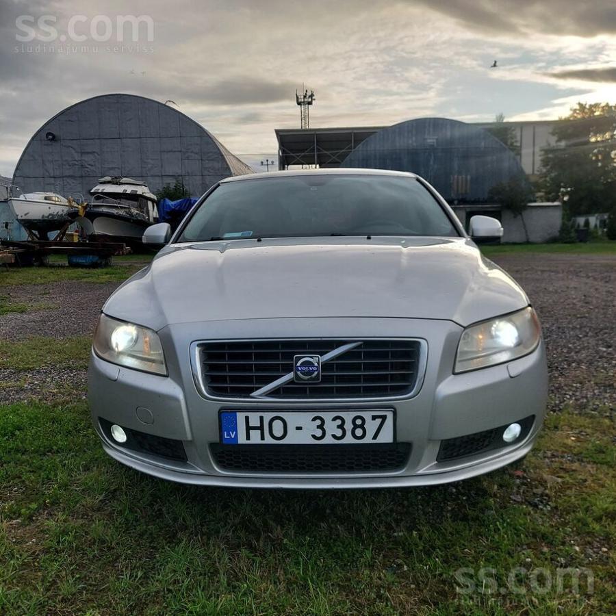 Grey Volvo S80 2007 in Riga, with an engine capacity of 2.40 L and mileage of 424 thousand km for 2700 €, photo 4 on AUTOMOTO.COM.LV