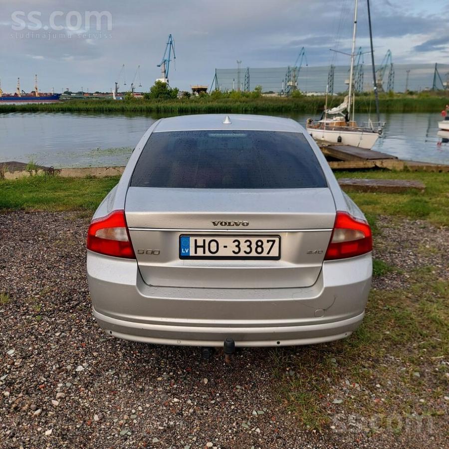 Grey Volvo S80 2007 in Riga, with an engine capacity of 2.40 L and mileage of 424 thousand km for 2700 €, photo 8 on AUTOMOTO.COM.LV