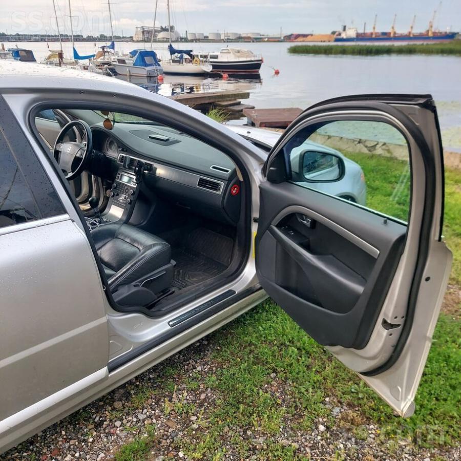 Grey Volvo S80 2007 in Riga, with an engine capacity of 2.40 L and mileage of 424 thousand km for 2700 €, photo 10 on AUTOMOTO.COM.LV