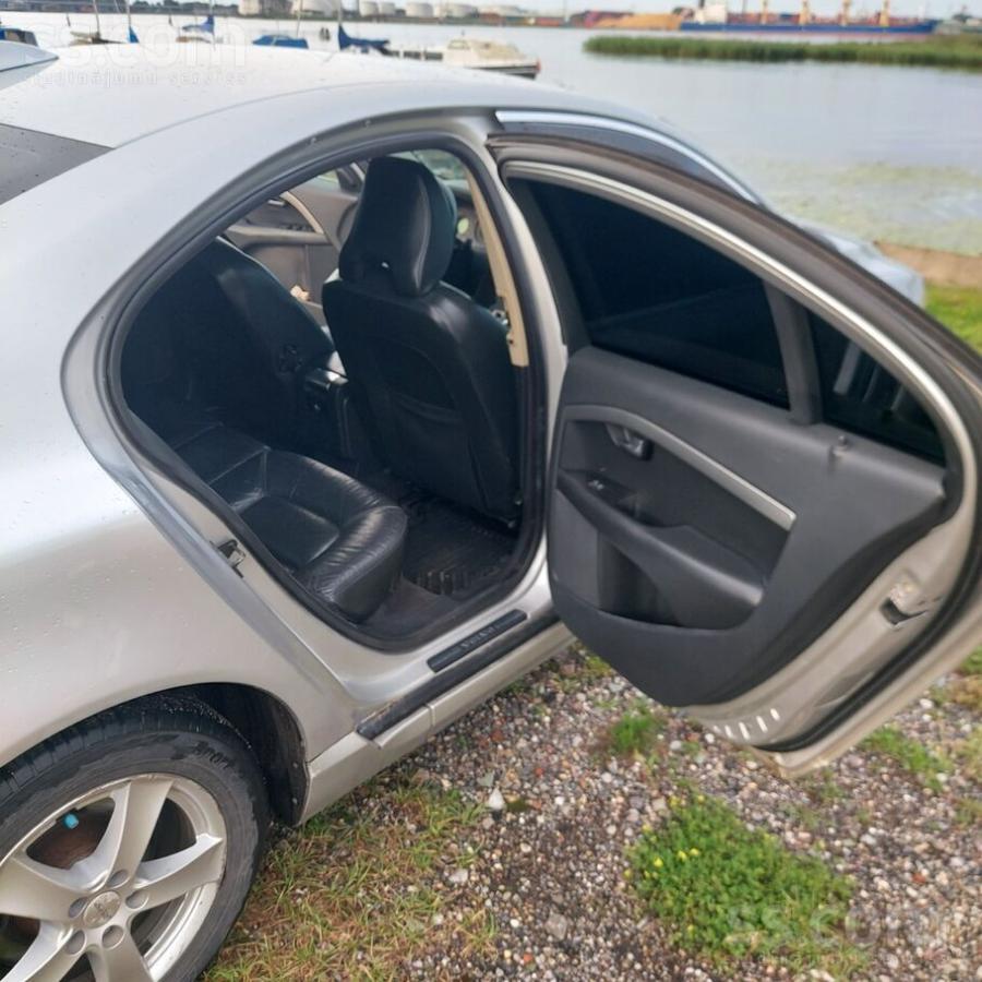 Grey Volvo S80 2007 in Riga, with an engine capacity of 2.40 L and mileage of 424 thousand km for 2700 €, photo 11 on AUTOMOTO.COM.LV