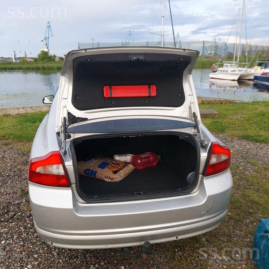 Grey Volvo S80 2007 in Riga, with an engine capacity of 2.40 L and mileage of 424 thousand km for 2700 €, photo 15 on AUTOMOTO.COM.LV
