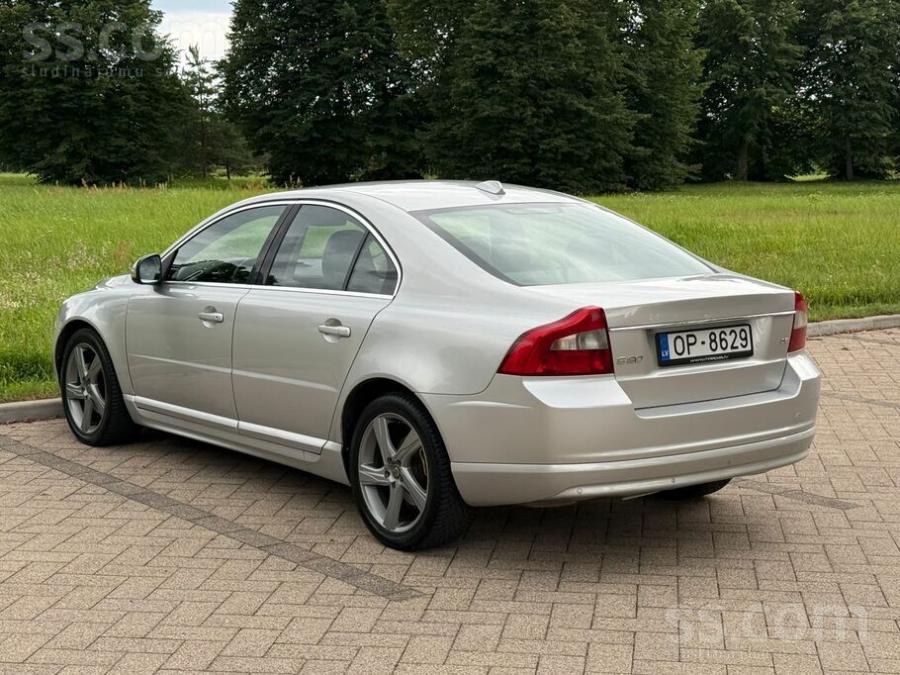 Grey Volvo S80 2007 in Riga, with an engine capacity of 2.40 L and mileage of 0 thousand km for 1990 €, photo 5 on AUTOMOTO.COM.LV