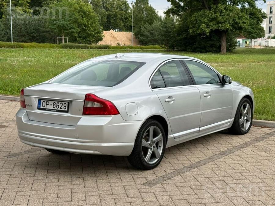 Grey Volvo S80 2007 in Riga, with an engine capacity of 2.40 L and mileage of 0 thousand km for 1990 €, photo 6 on AUTOMOTO.COM.LV