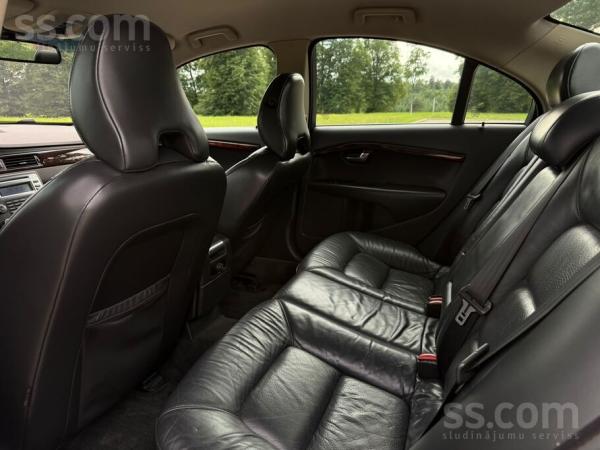 Pelēks Volvo S80 2007 Rīga, ar dzinēja tilpumu 2.40 L un nobraukumu 0 tūkst. km par 1990 €, foto 10 vietnē AUTOMOTO.COM.LV