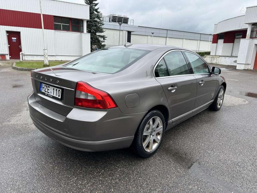 Pelēks Volvo S80 2007 Klaipėda, ar dzinēja tilpumu 2.40 L un nobraukumu 350 tūkst. km par 2500 €, foto 1 vietnē AUTOMOTO.COM.LV