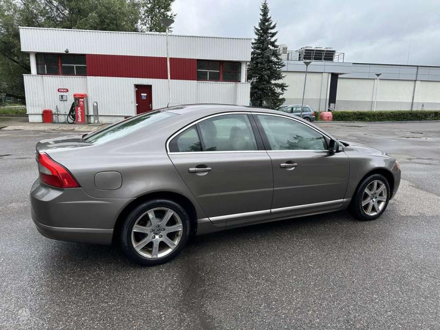 Pelēks Volvo S80 2007 Klaipėda, ar dzinēja tilpumu 2.40 L un nobraukumu 350 tūkst. km par 2500 €, foto 15 vietnē AUTOMOTO.COM.LV
