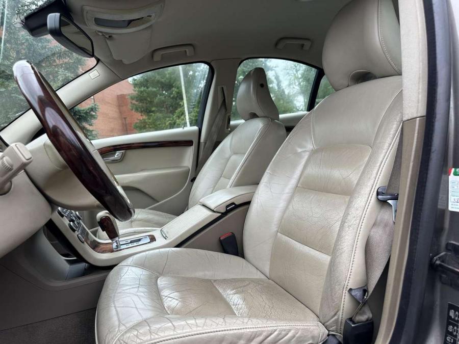 Pelēks Volvo S80 2007 Klaipėda, ar dzinēja tilpumu 2.40 L un nobraukumu 350 tūkst. km par 2500 €, foto 25 vietnē AUTOMOTO.COM.LV
