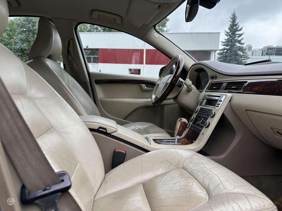 Pelēks Volvo S80 2007 Klaipėda, ar dzinēja tilpumu 2.40 L un nobraukumu 350 tūkst. km par 2500 €, foto 28 vietnē AUTOMOTO.COM.LV