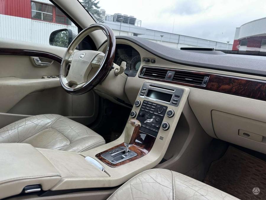 Pelēks Volvo S80 2007 Klaipėda, ar dzinēja tilpumu 2.40 L un nobraukumu 350 tūkst. km par 2500 €, foto 29 vietnē AUTOMOTO.COM.LV