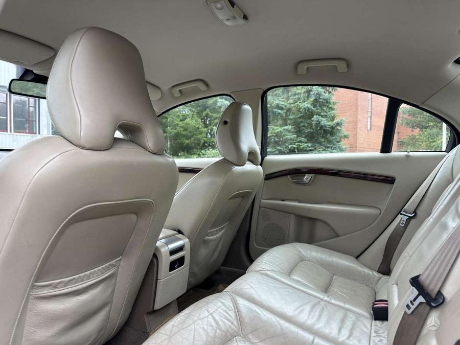 Pelēks Volvo S80 2007 Klaipėda, ar dzinēja tilpumu 2.40 L un nobraukumu 350 tūkst. km par 2500 €, foto 30 vietnē AUTOMOTO.COM.LV