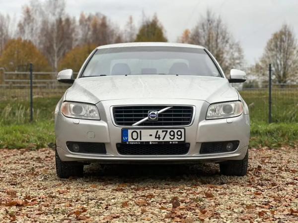 Grey Volvo S80 2007 in Jelgava, with an engine capacity of 2.00 L and mileage of 247 thousand km for 4750 €, photo 2 on AUTOMOTO.COM.LV