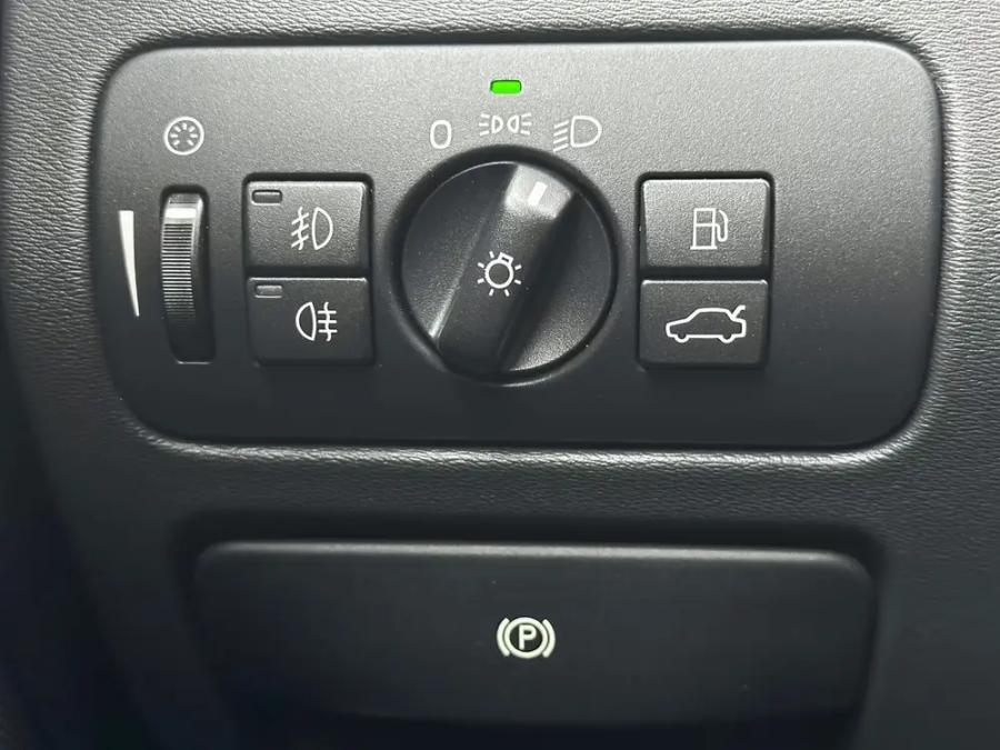 Pelēks Volvo S80 2007 Jelgava, ar dzinēja tilpumu 2.00 L un nobraukumu 247 tūkst. km par 4750 €, foto 19 vietnē AUTOMOTO.COM.LV