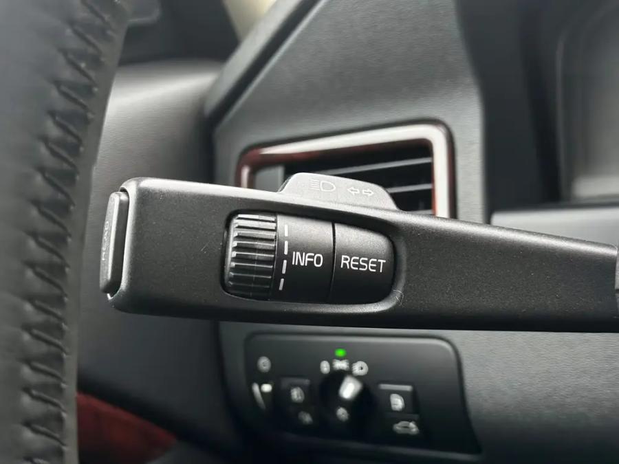 Pelēks Volvo S80 2007 Jelgava, ar dzinēja tilpumu 2.00 L un nobraukumu 247 tūkst. km par 4750 €, foto 23 vietnē AUTOMOTO.COM.LV