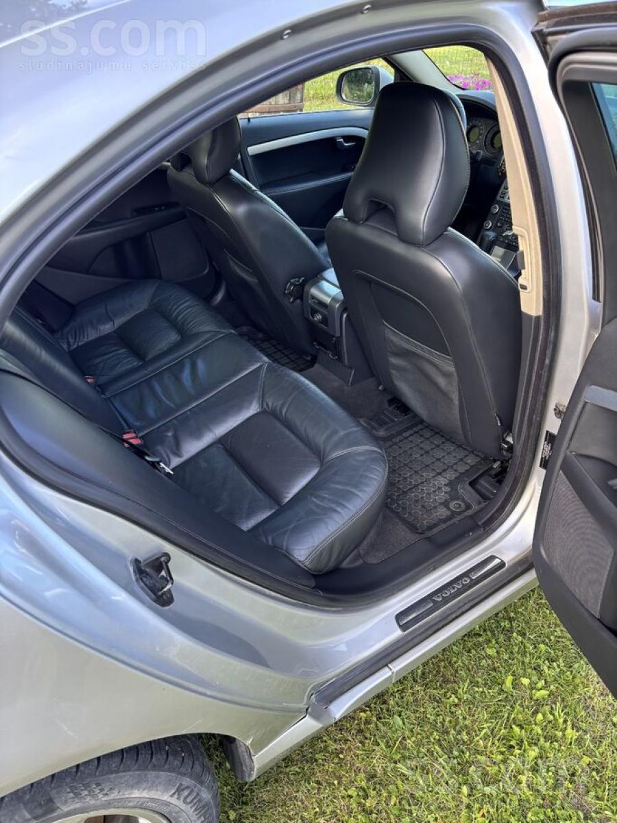 Pelēks Volvo S80 2007 Daugavpils, ar dzinēja tilpumu 2.40 L un nobraukumu 361 tūkst. km par 2800 €, foto 4 vietnē AUTOMOTO.COM.LV