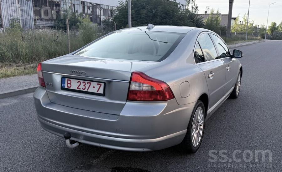 Grey Volvo S80 2007 in Daugavpils, with an engine capacity of 2.40 L and mileage of 320 thousand km for 3990 €, photo 4 on AUTOMOTO.COM.LV