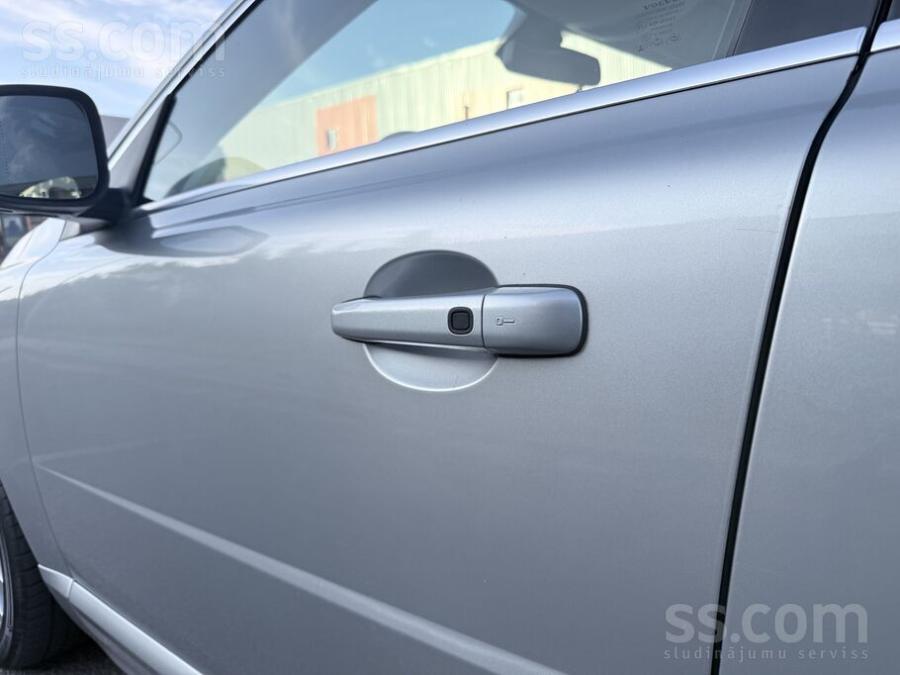 Grey Volvo S80 2007 in Daugavpils, with an engine capacity of 2.40 L and mileage of 320 thousand km for 3990 €, photo 6 on AUTOMOTO.COM.LV