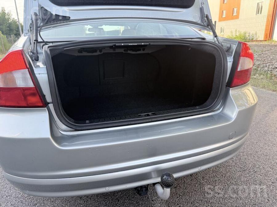 Grey Volvo S80 2007 in Daugavpils, with an engine capacity of 2.40 L and mileage of 320 thousand km for 3990 €, photo 8 on AUTOMOTO.COM.LV