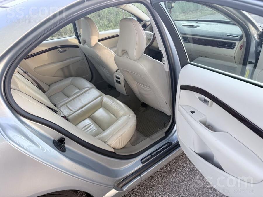 Grey Volvo S80 2007 in Daugavpils, with an engine capacity of 2.40 L and mileage of 320 thousand km for 3990 €, photo 12 on AUTOMOTO.COM.LV