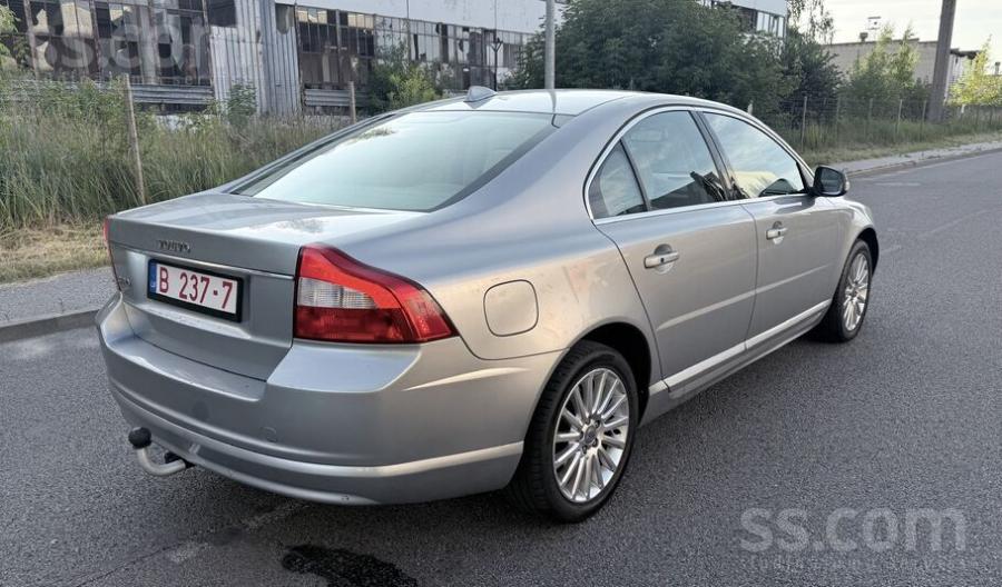 Grey Volvo S80 2007 in Daugavpils, with an engine capacity of 2.40 L and mileage of 320 thousand km for 3990 €, photo 18 on AUTOMOTO.COM.LV