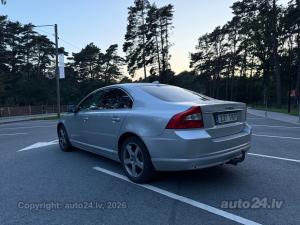 Pelēks Volvo S80 2007 Tallina, ar dzinēja tilpumu 2.40 L un nobraukumu 418 tūkst. km par 2200 €, foto 4 vietnē AUTOMOTO.COM.LV